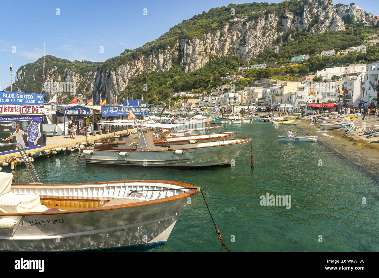 Italy isle of capri hi-res stock photography and images - Alamy