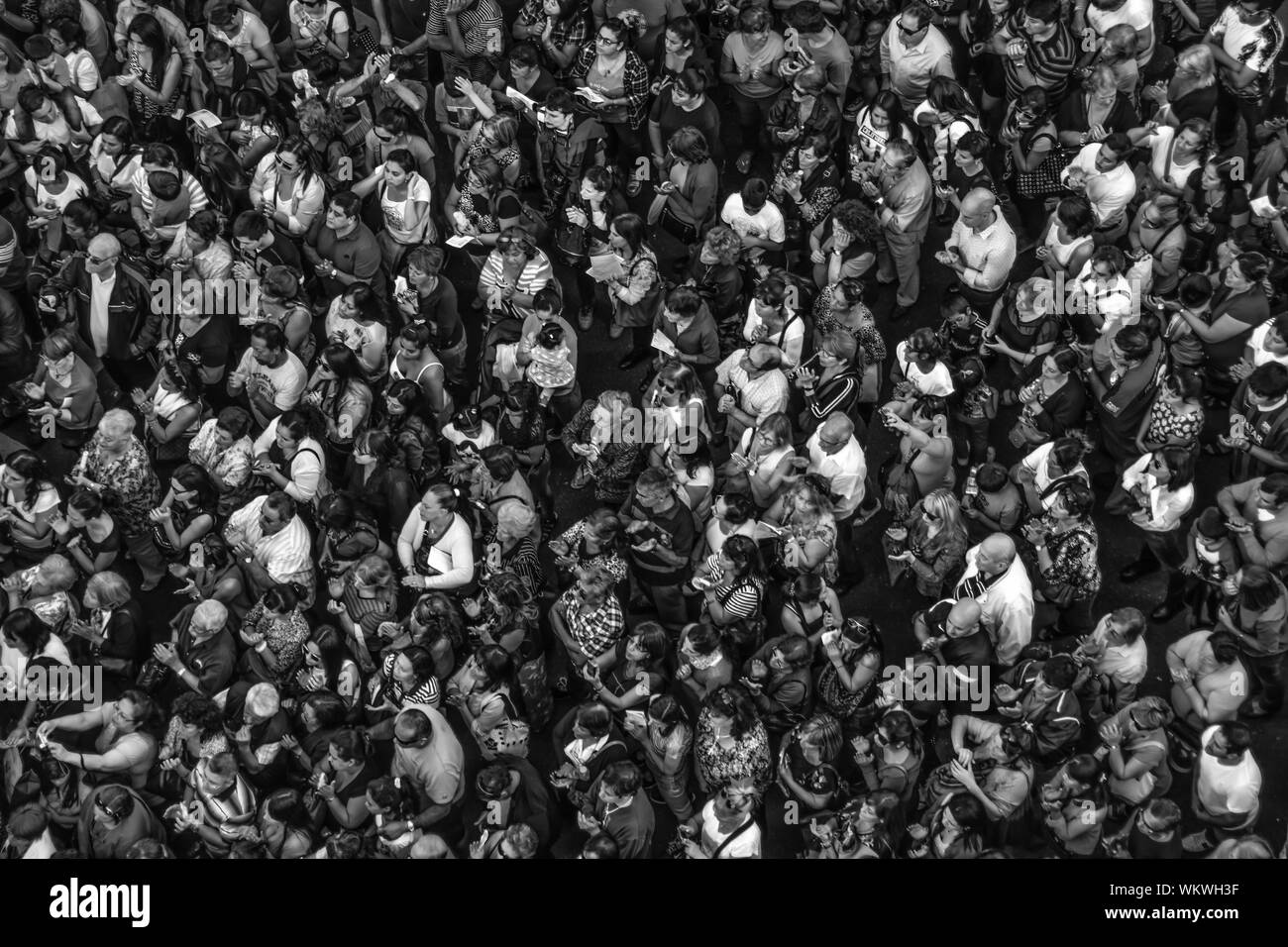 Large mass of people hi-res stock photography and images - Alamy