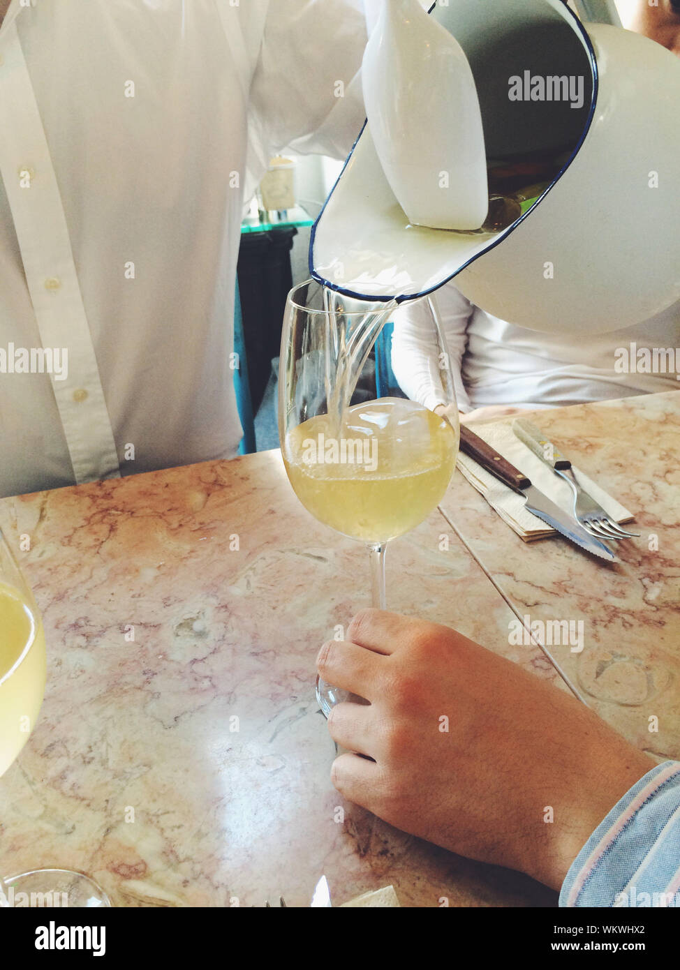 Bartender pouring drink hi-res stock photography and images - Alamy
