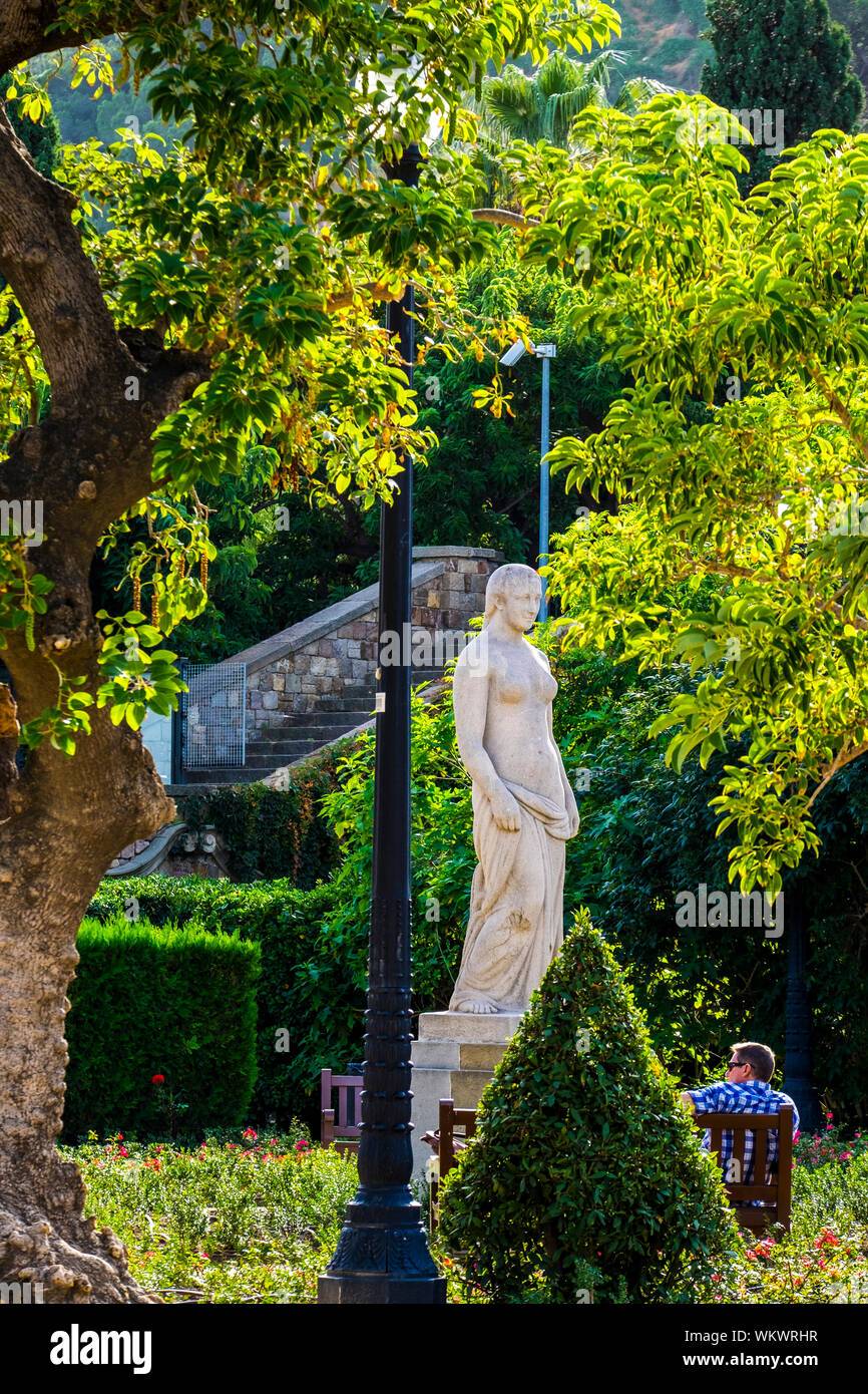 Statue in cemetery hi-res stock photography and images - Alamy