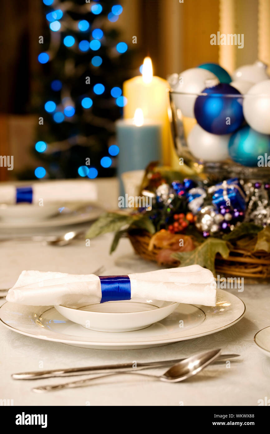 Elegant blue and white Christmas table setting Stock Photo - Alamy
