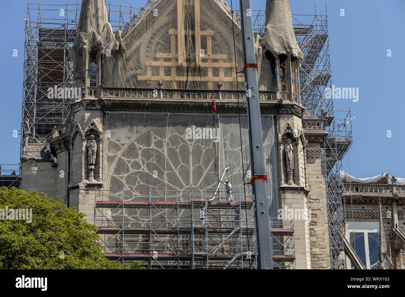 Paris, FRANCE - June 27, 2019: Cath drale Notre-Dame de Paris construction and refurbishment ...