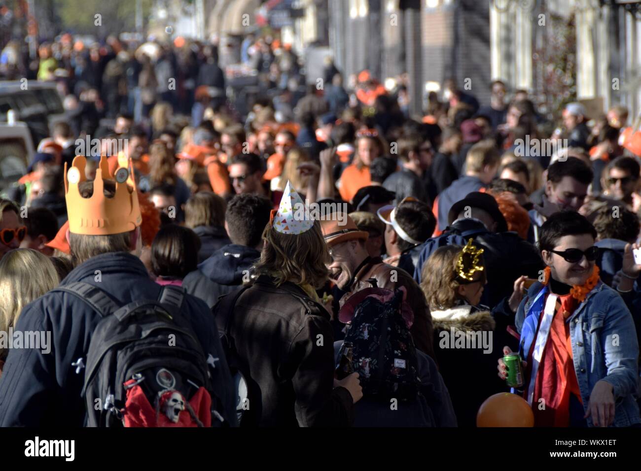 Celebrating crowd hi-res stock photography and images - Alamy