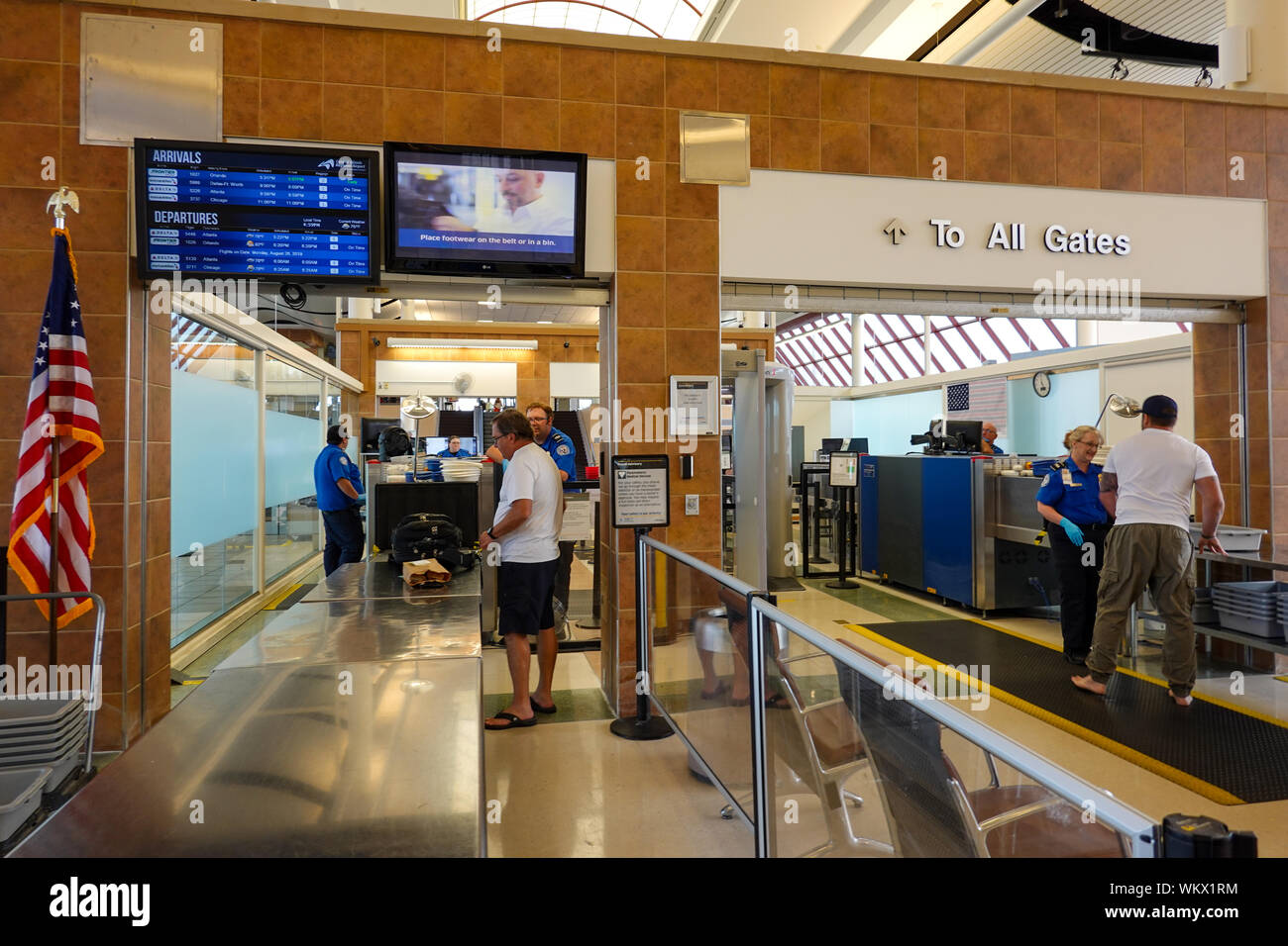 Airport screening belt hi-res stock photography and images - Alamy