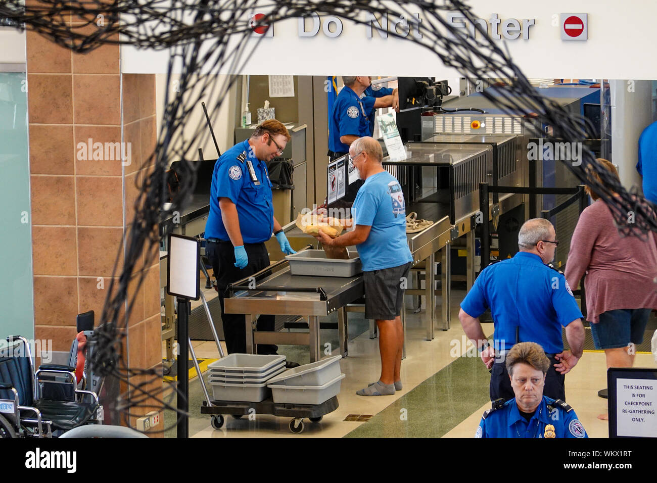 Tsa screening airport hi-res stock photography and images - Alamy