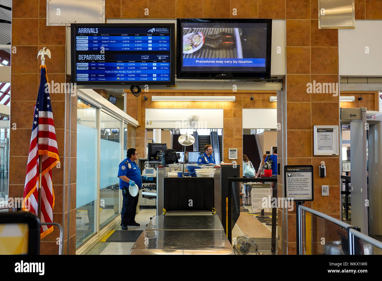 Tsa screening airport hi-res stock photography and images - Alamy
