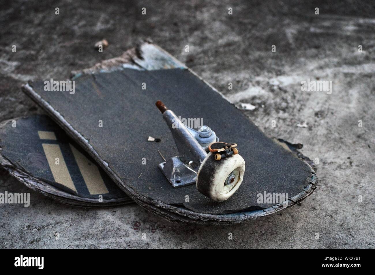 Broken Skateboard High Resolution Stock Photography and Images - Alamy