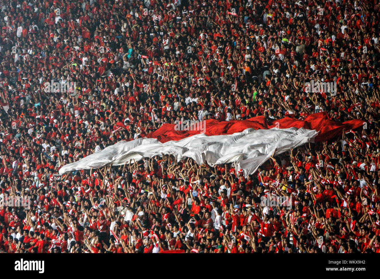 Crowded audience hi-res stock photography and images - Alamy