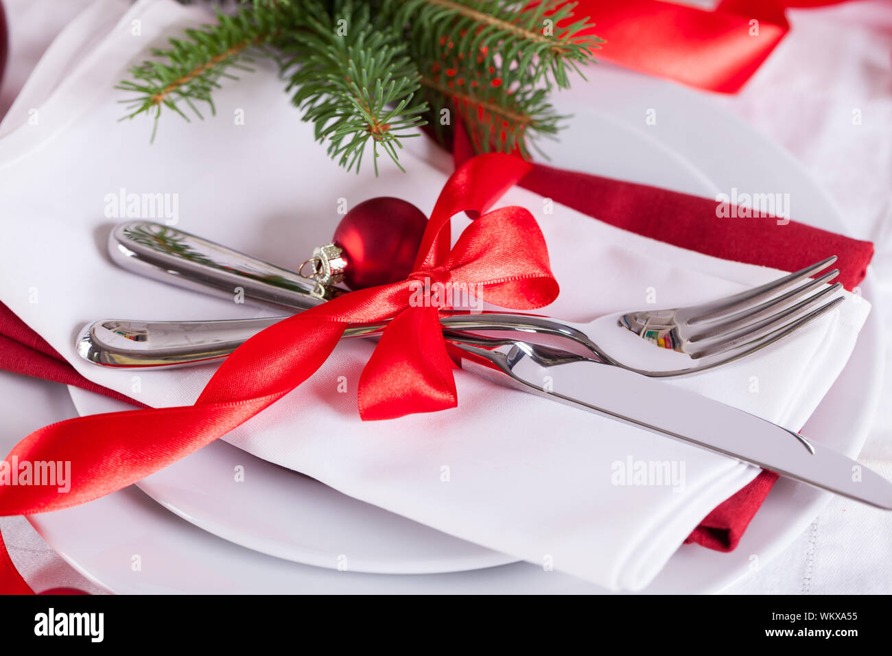 Beautiful christmas table setting fir hi-res stock photography and ...
