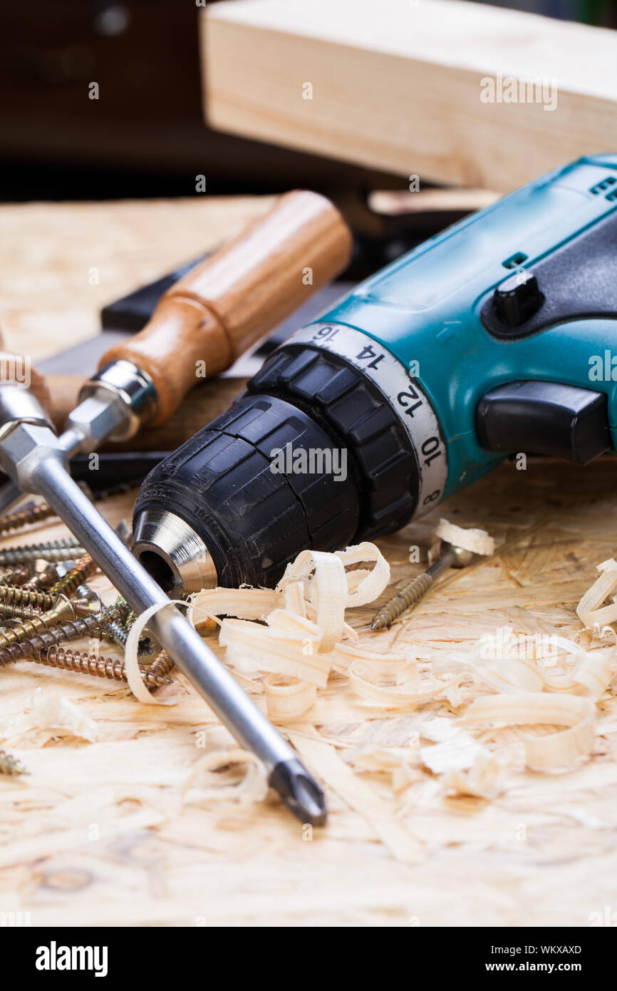 Drill with timber, screwdrivers and screws Stock Photo - Alamy