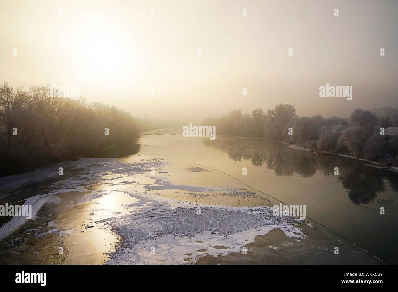 Frozen_river hi-res stock photography and images - Alamy