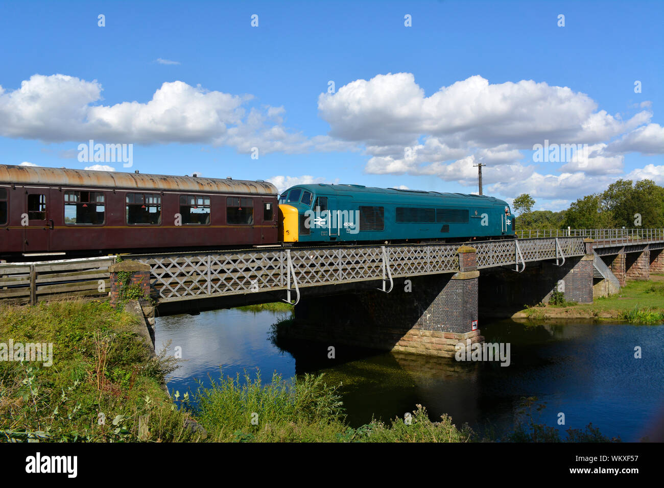 Class 45 diesel electric locomotive 45041 Royal Tank Regiment departs ...