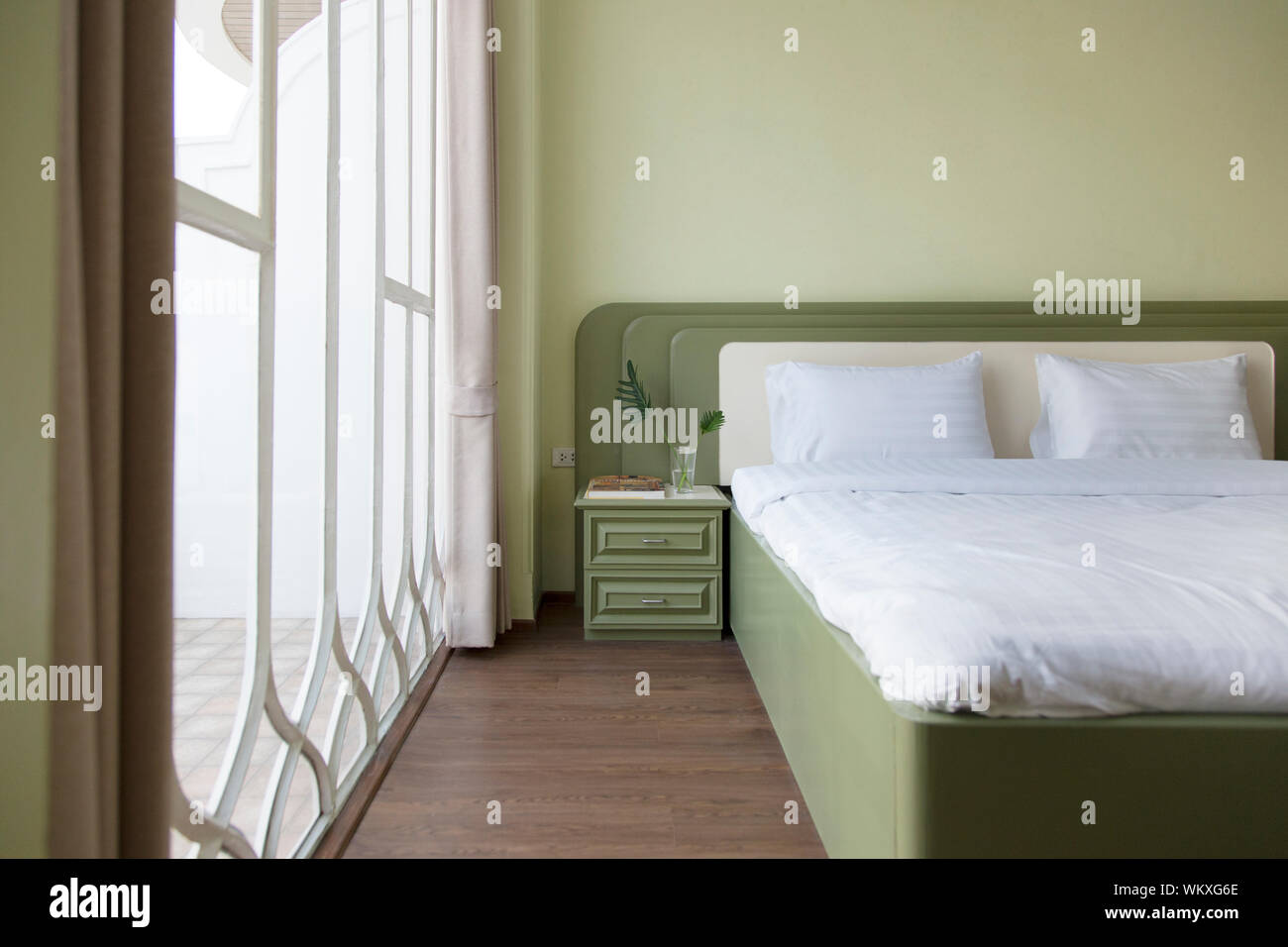 Empty bed hi-res stock photography and images - Alamy