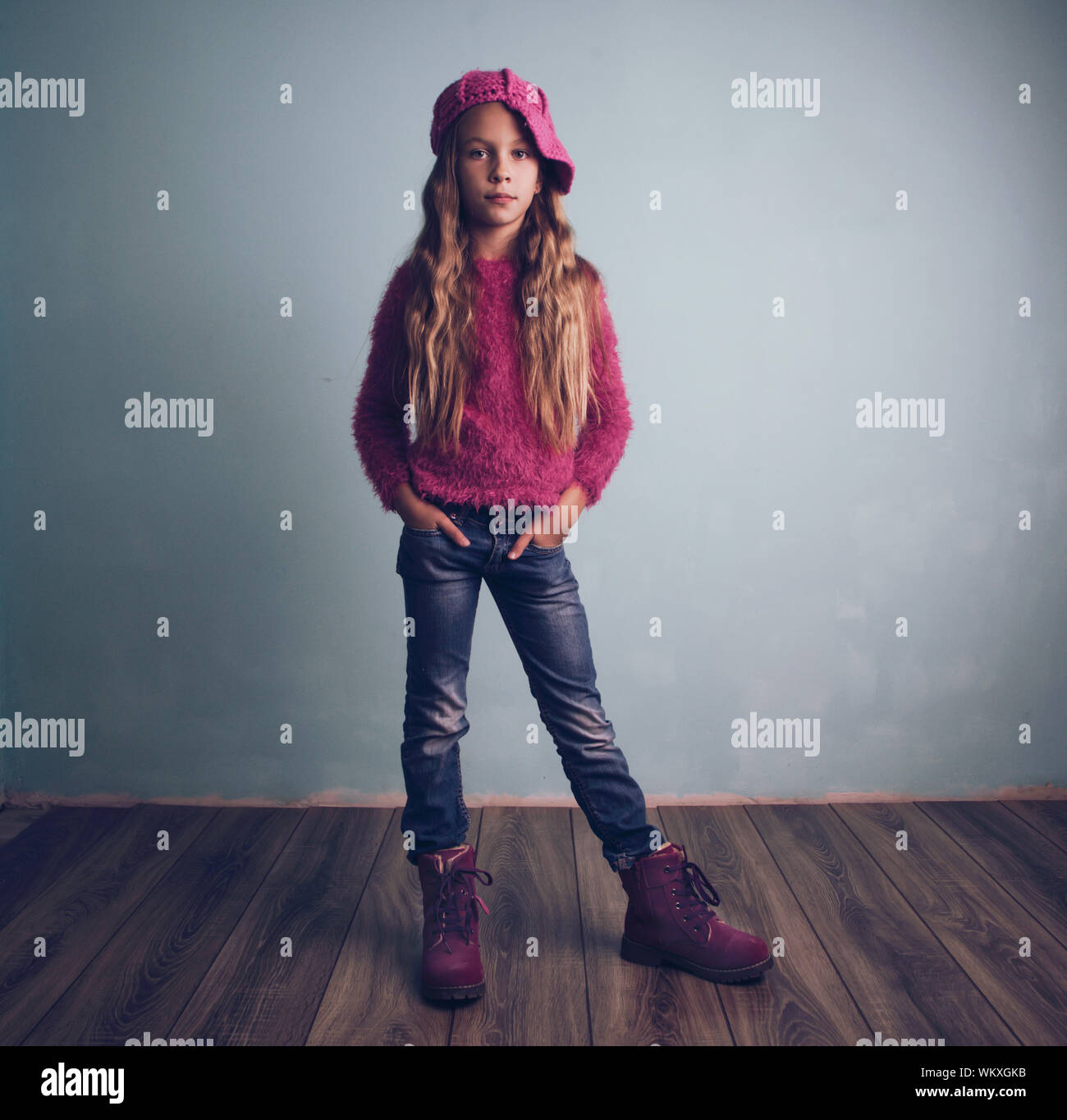 Child model fashion hi-res stock photography and images - Alamy