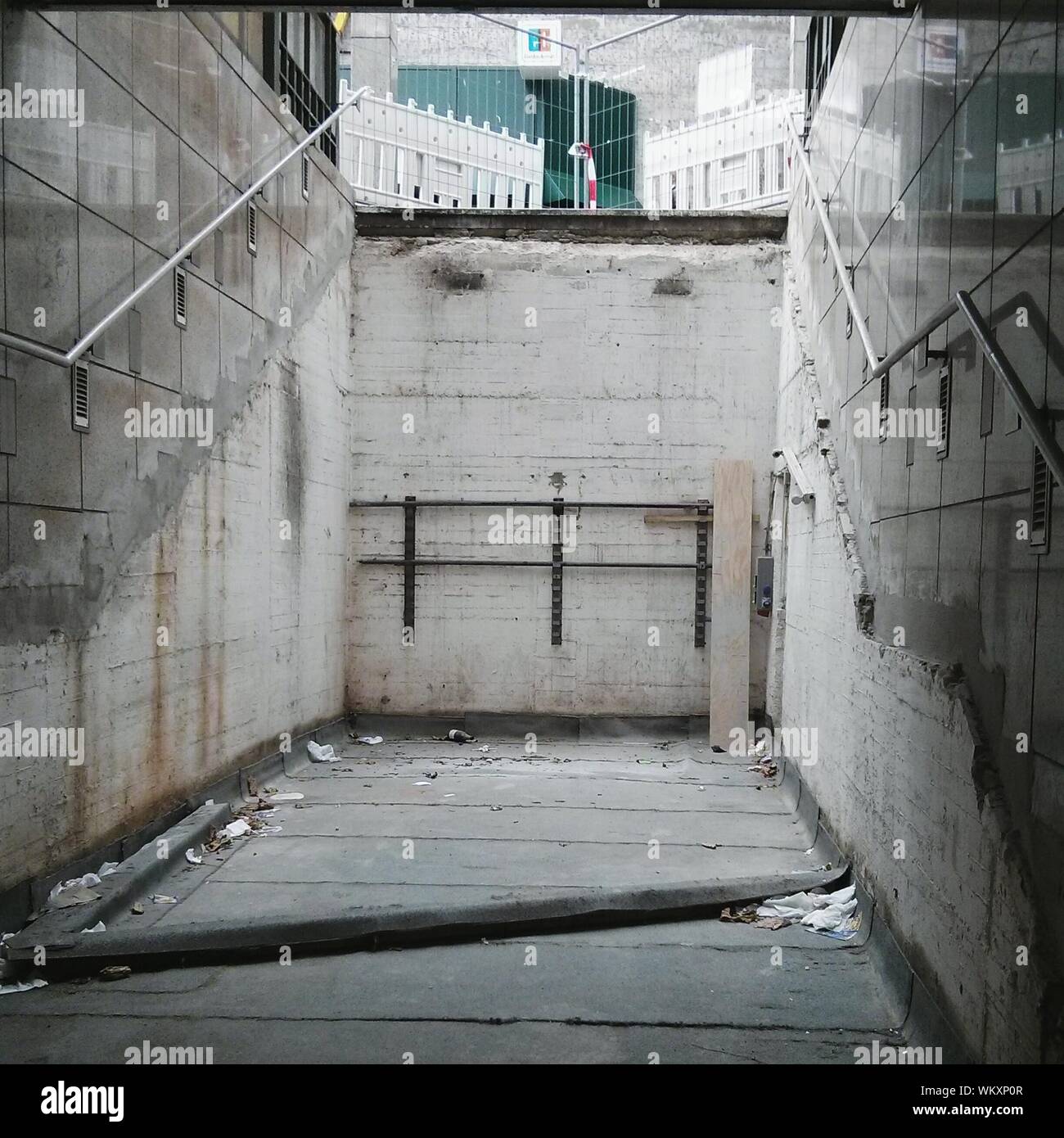 Subway building hi-res stock photography and images - Alamy