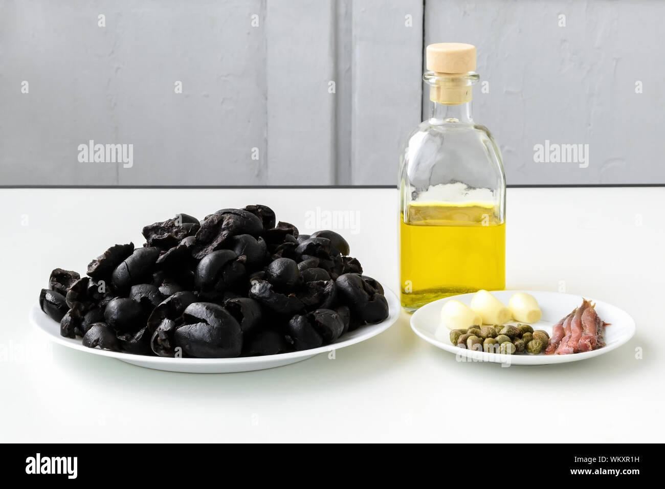 Pitting olives hi-res stock photography and images - Alamy