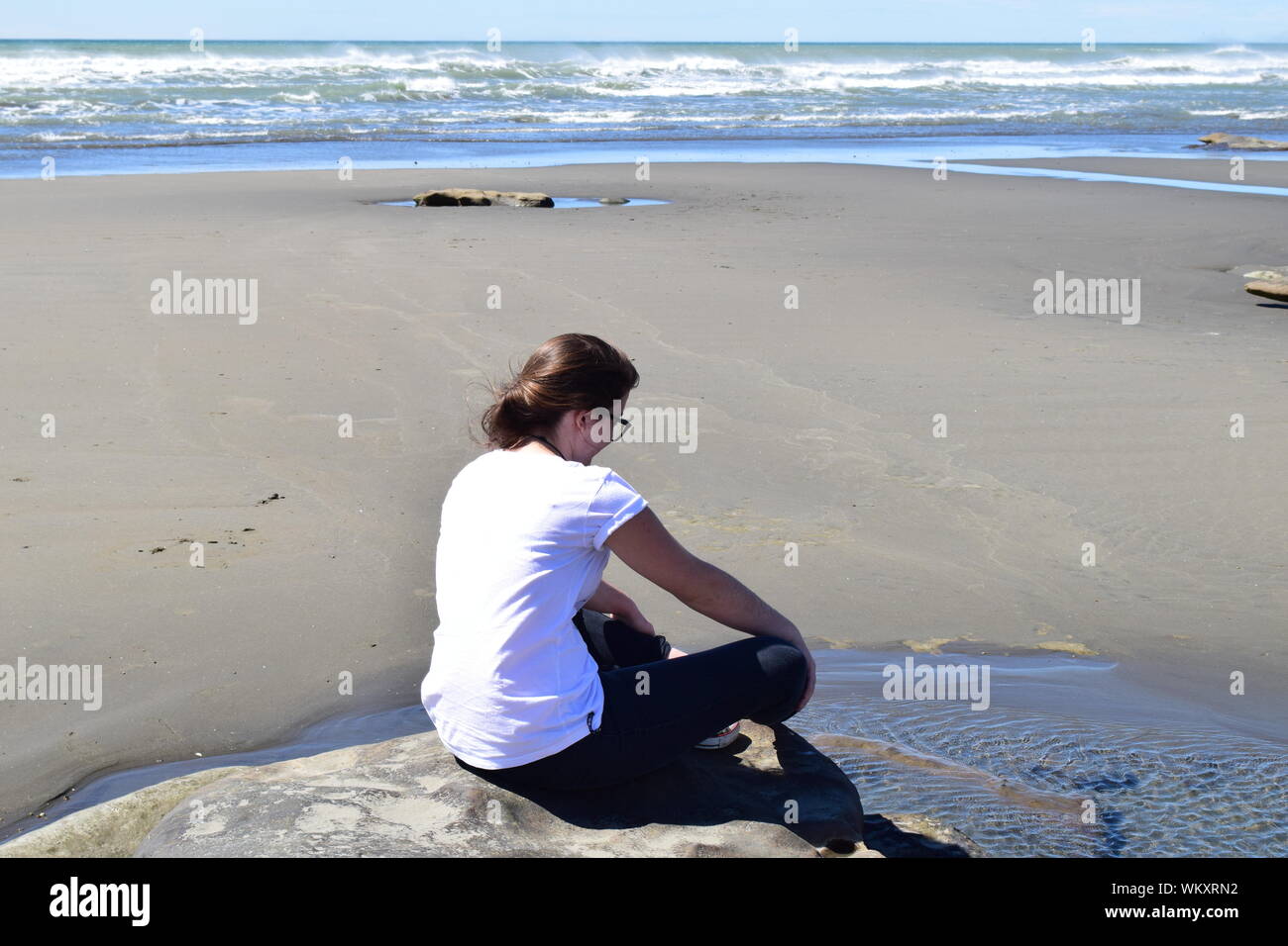 Rock away beach hi-res stock photography and images - Alamy