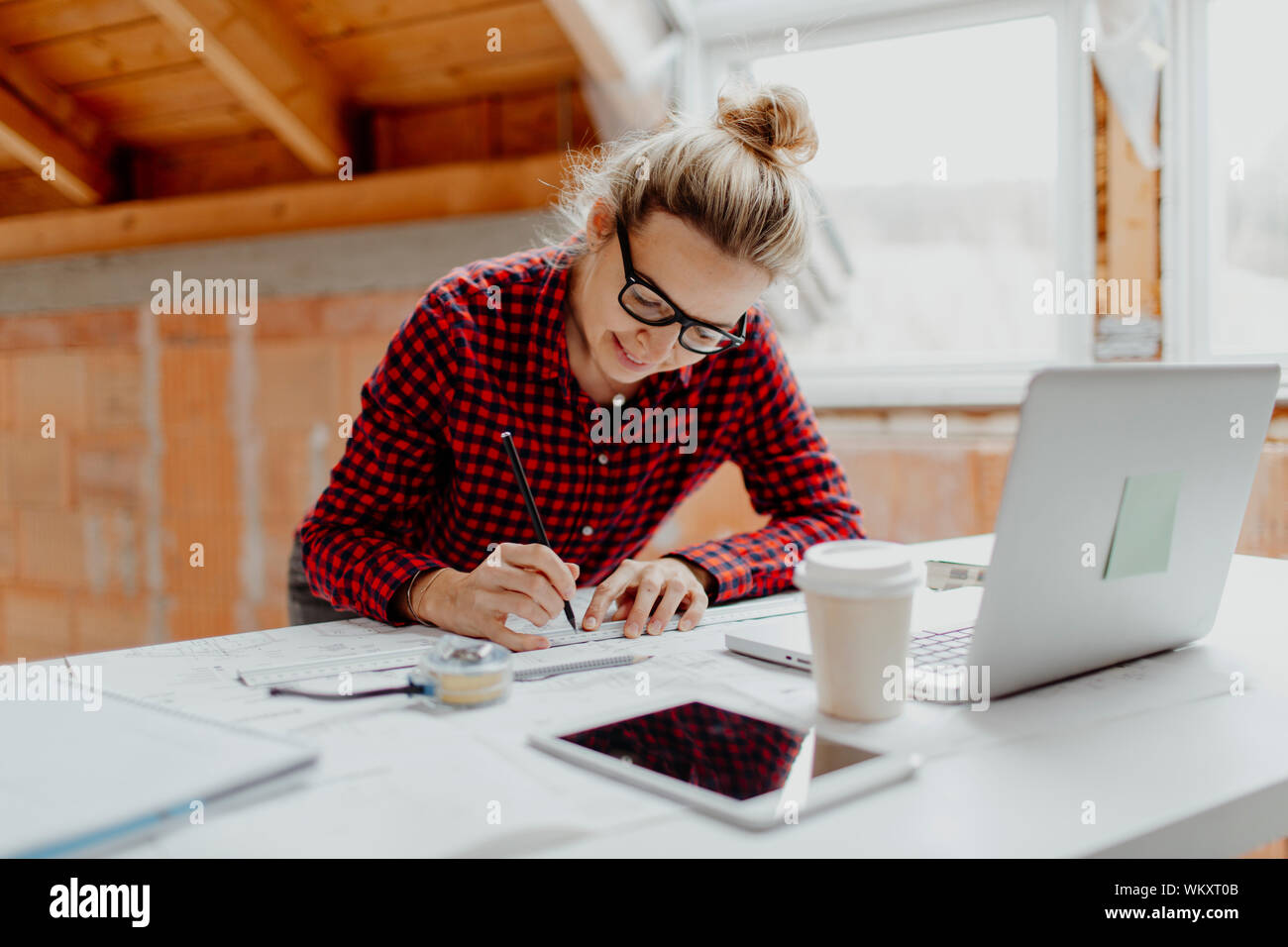 Architect female desk hi-res stock photography and images - Alamy