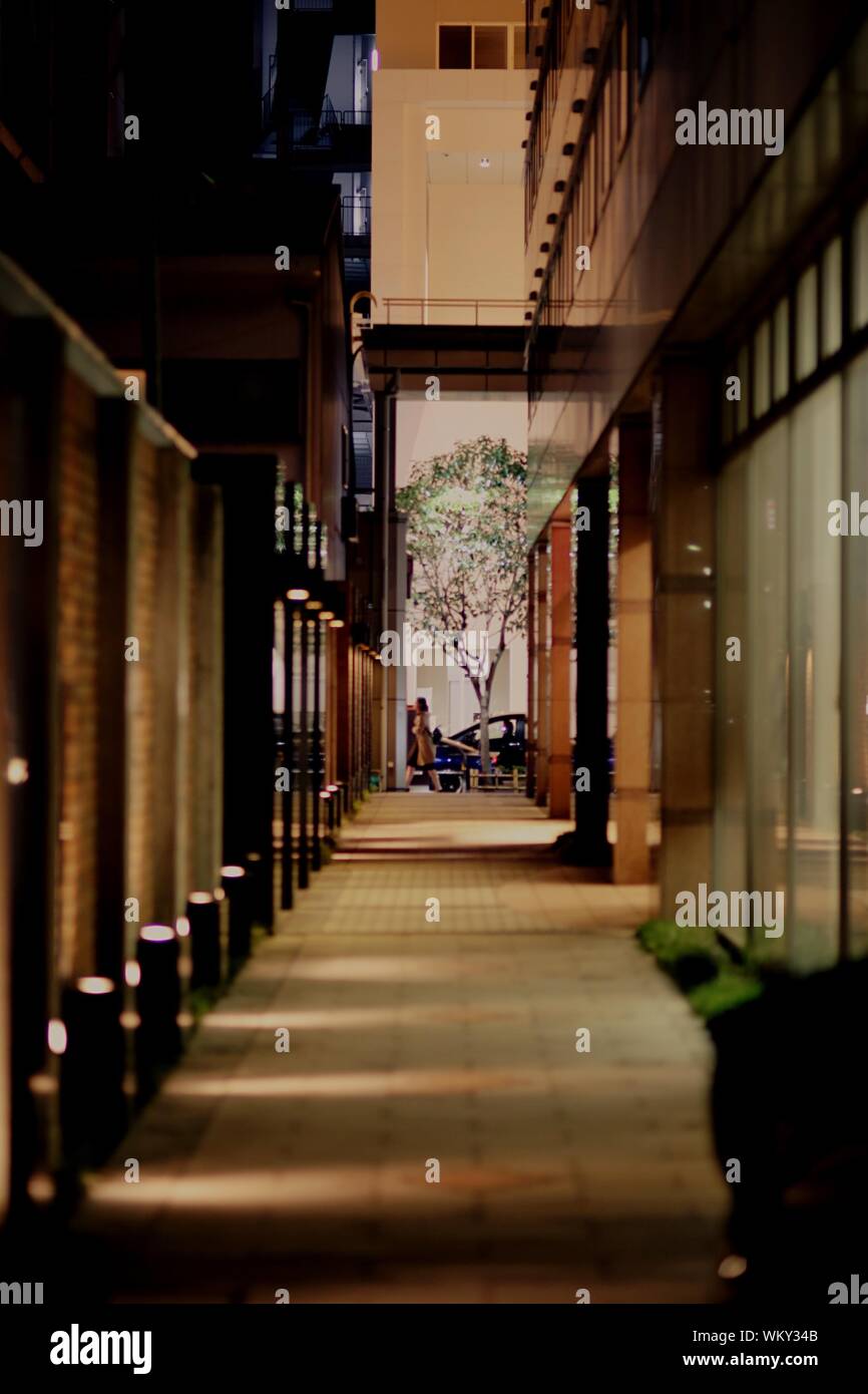 Alley buildings hi-res stock photography and images - Alamy