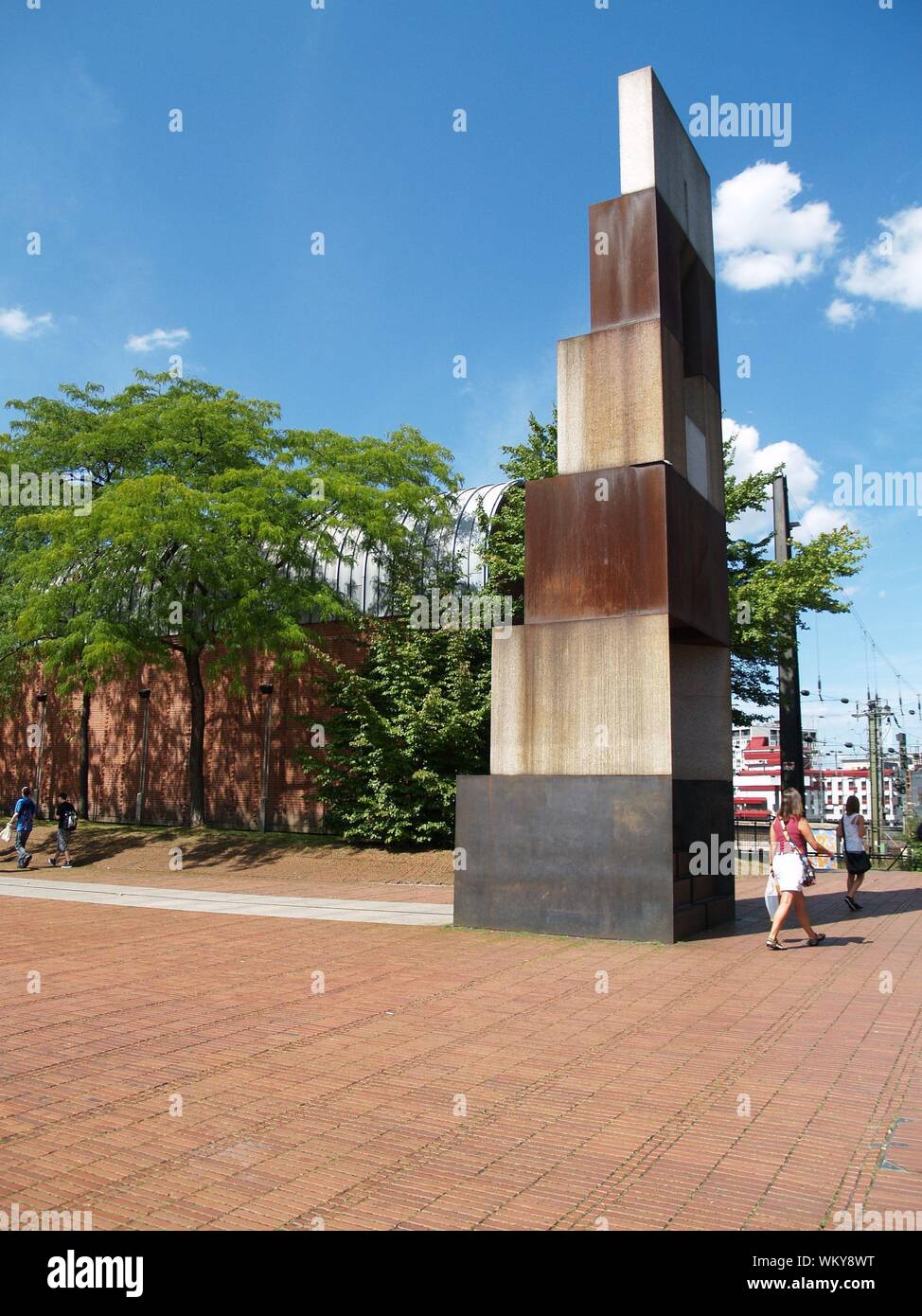 Walking sculpture hi-res stock photography and images - Alamy