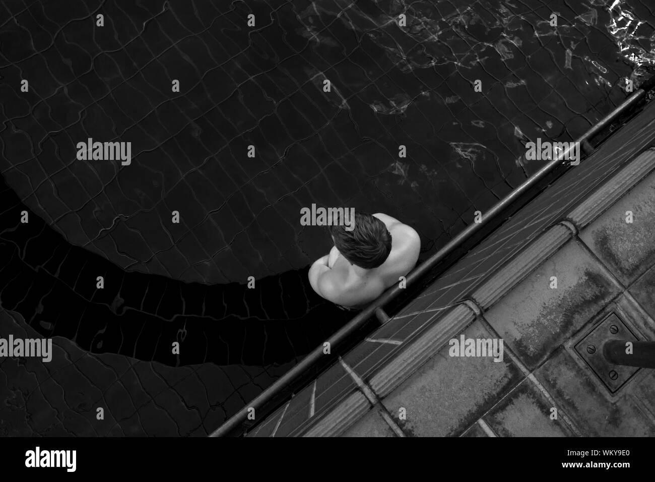 Swimming pool from above hi-res stock photography and images - Alamy