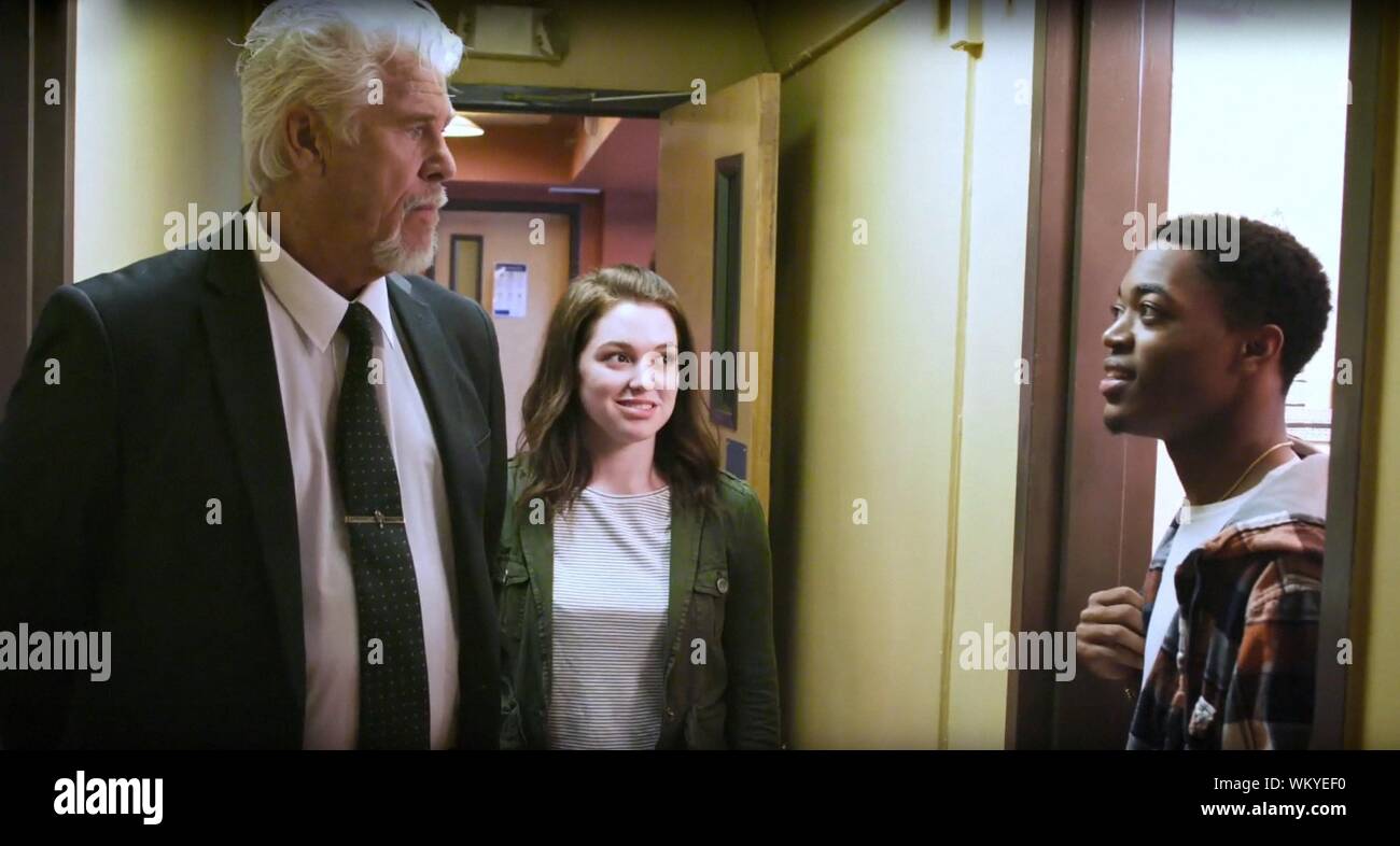 SANTA GIRL, from left: Barry Bostwick, Jennifer Stone, Dorian Davis ...