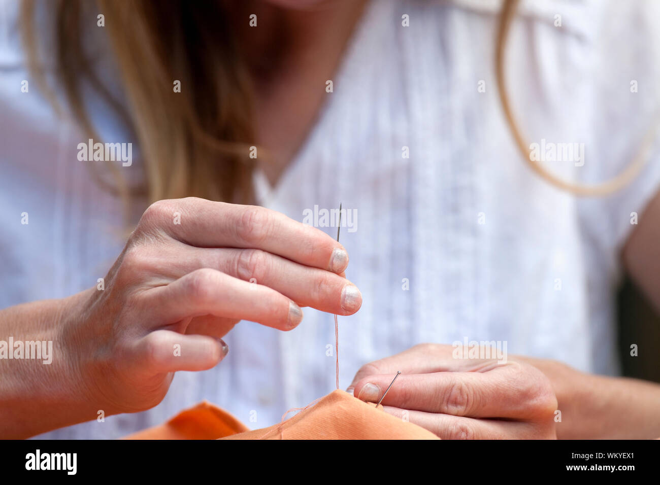 Womans hand sewing clothes hi-res stock photography and images - Alamy