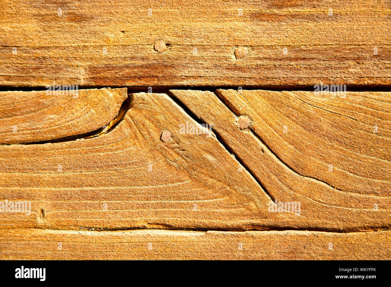 Cracked wood hi-res stock photography and images - Alamy