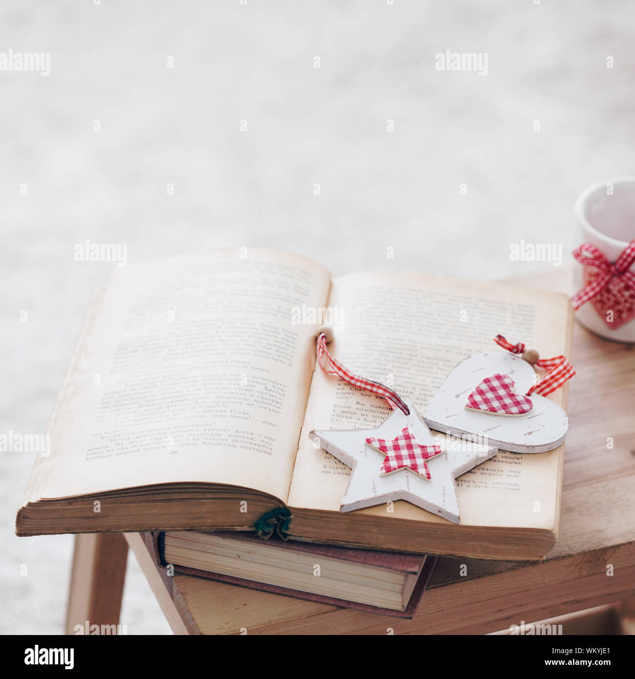 Christmas book hi-res stock photography and images - Alamy