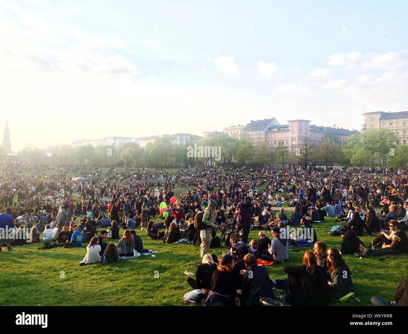Crowd in park hi-res stock photography and images - Alamy