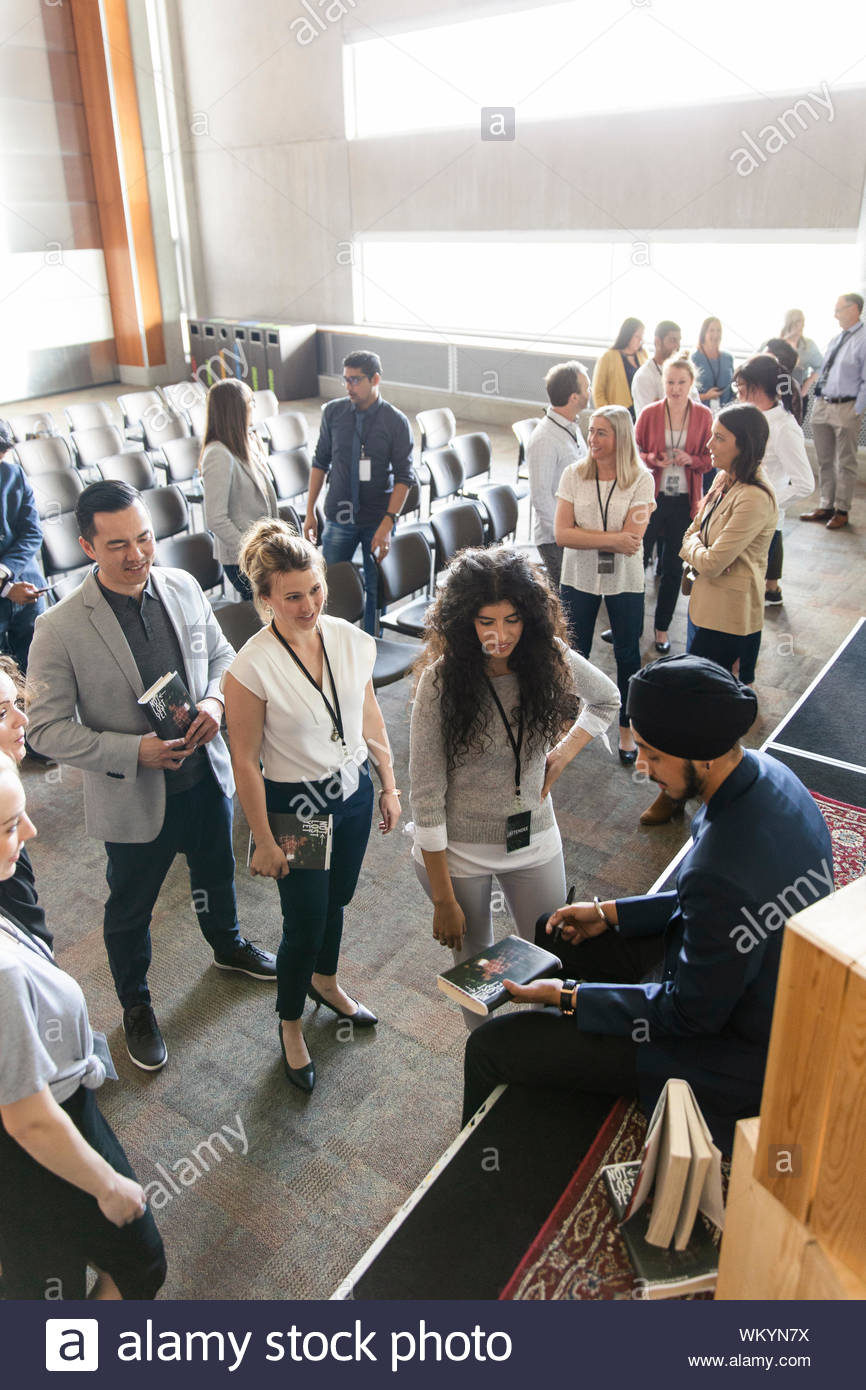 American indian culture presentation hi-res stock photography and ...