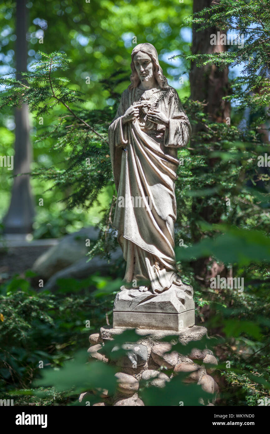 Jesus statue garden hi-res stock photography and images - Alamy