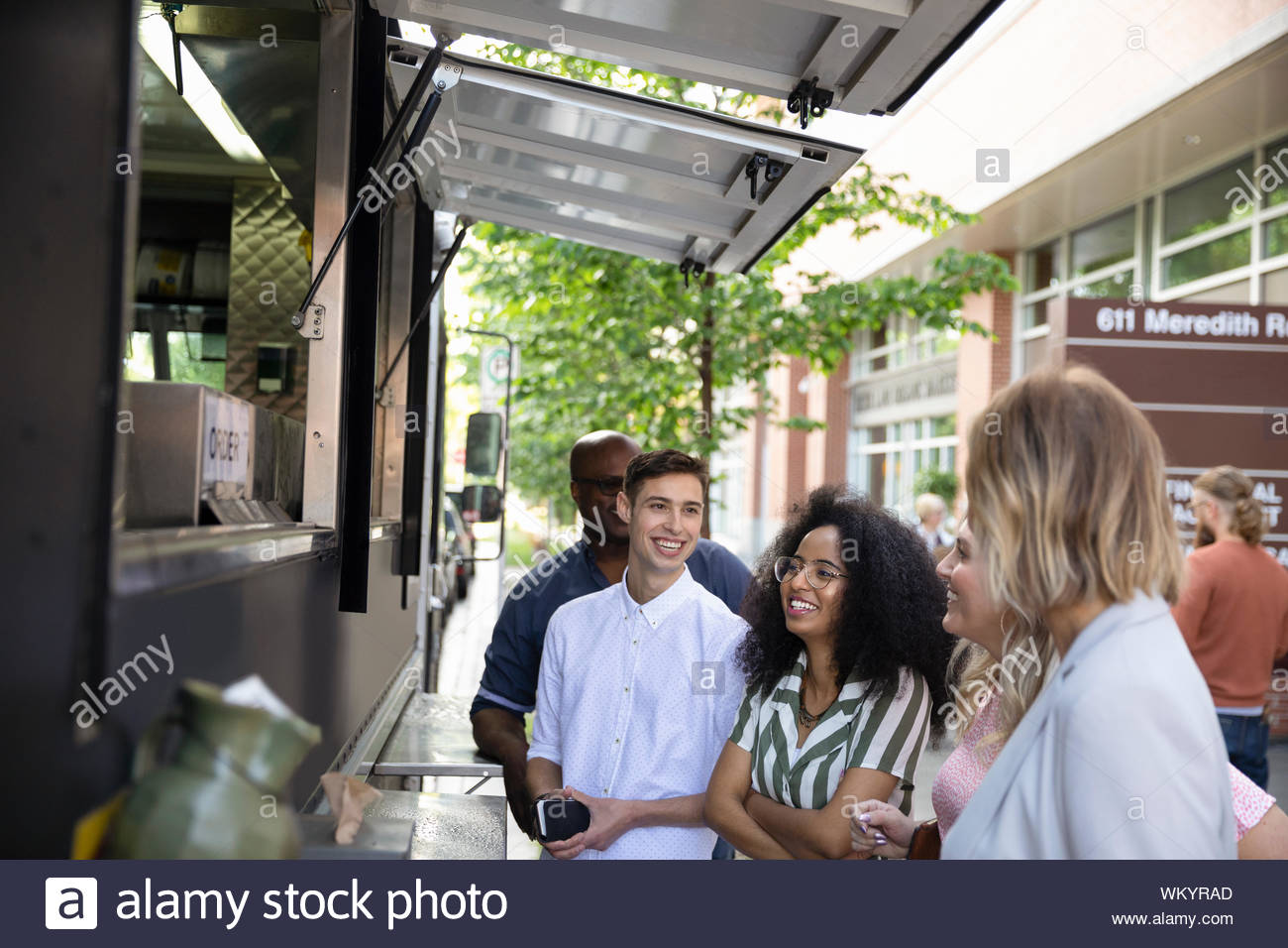 Smiling customers hi-res stock photography and images - Alamy