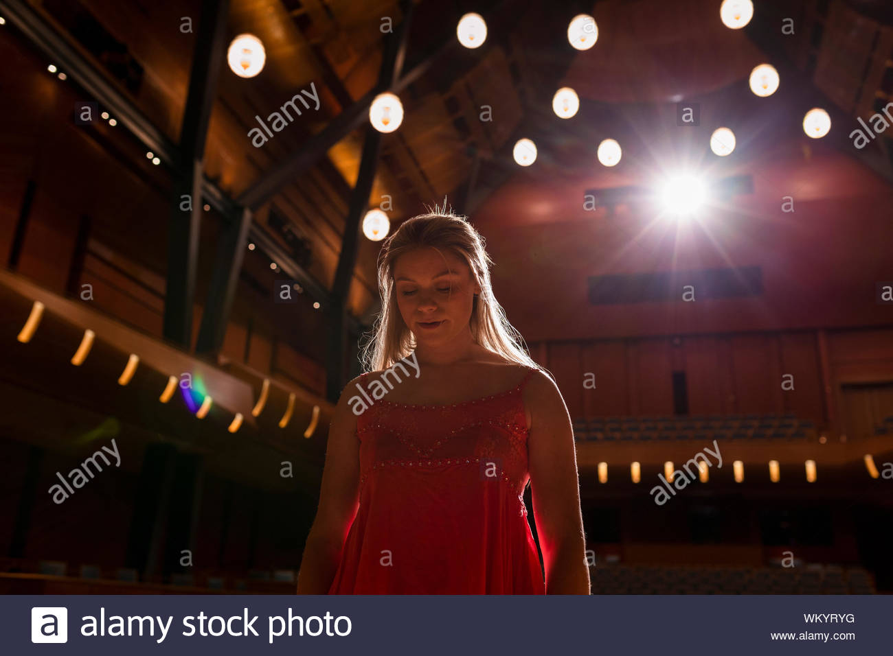 Female performer stage hi-res stock photography and images - Alamy