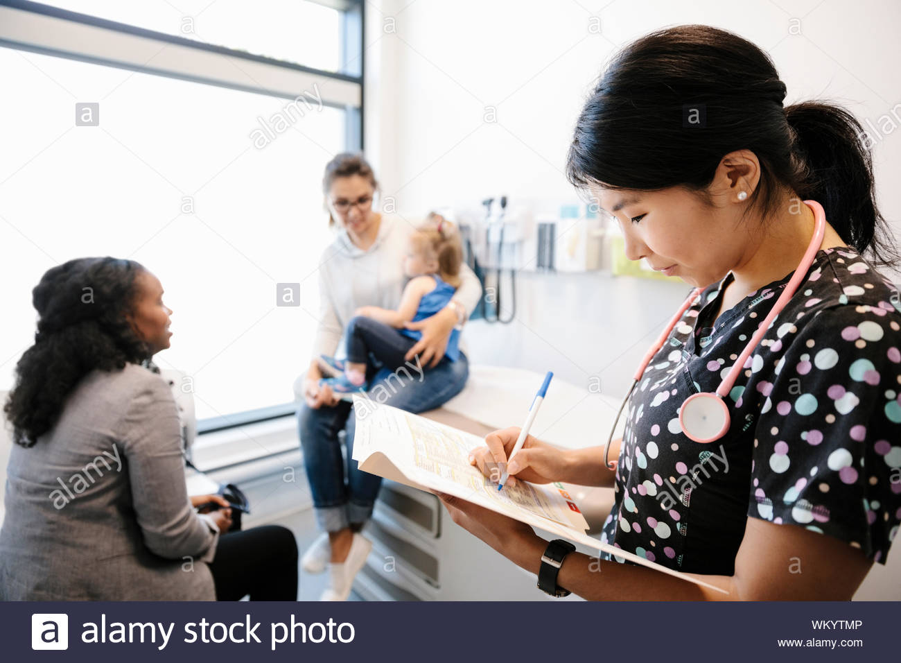 Nurse charting hi-res stock photography and images - Alamy