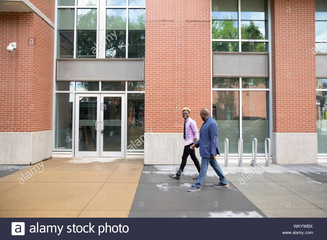 Group of businessmen walking hi-res stock photography and images - Alamy