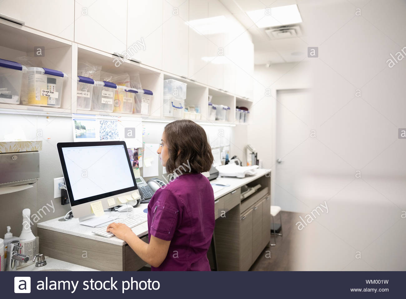 Working as a nurse hi-res stock photography and images - Alamy