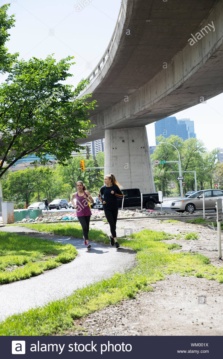 Group young people running hispanic hi-res stock photography and images ...