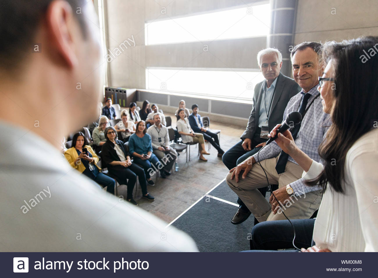 Asian people on stage hi-res stock photography and images - Alamy