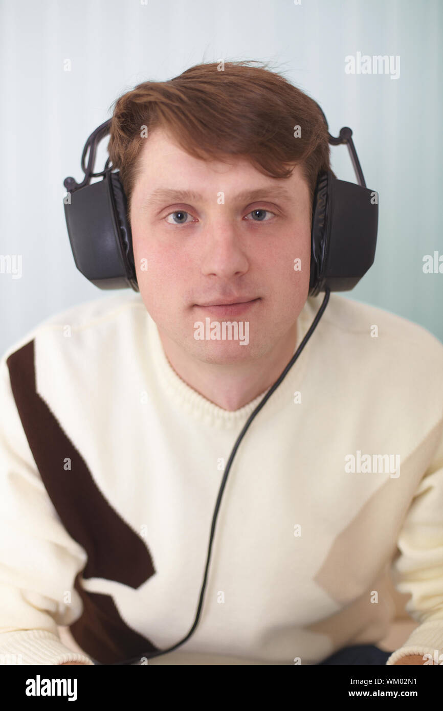 Person in big ear hi-res stock photography and images - Alamy