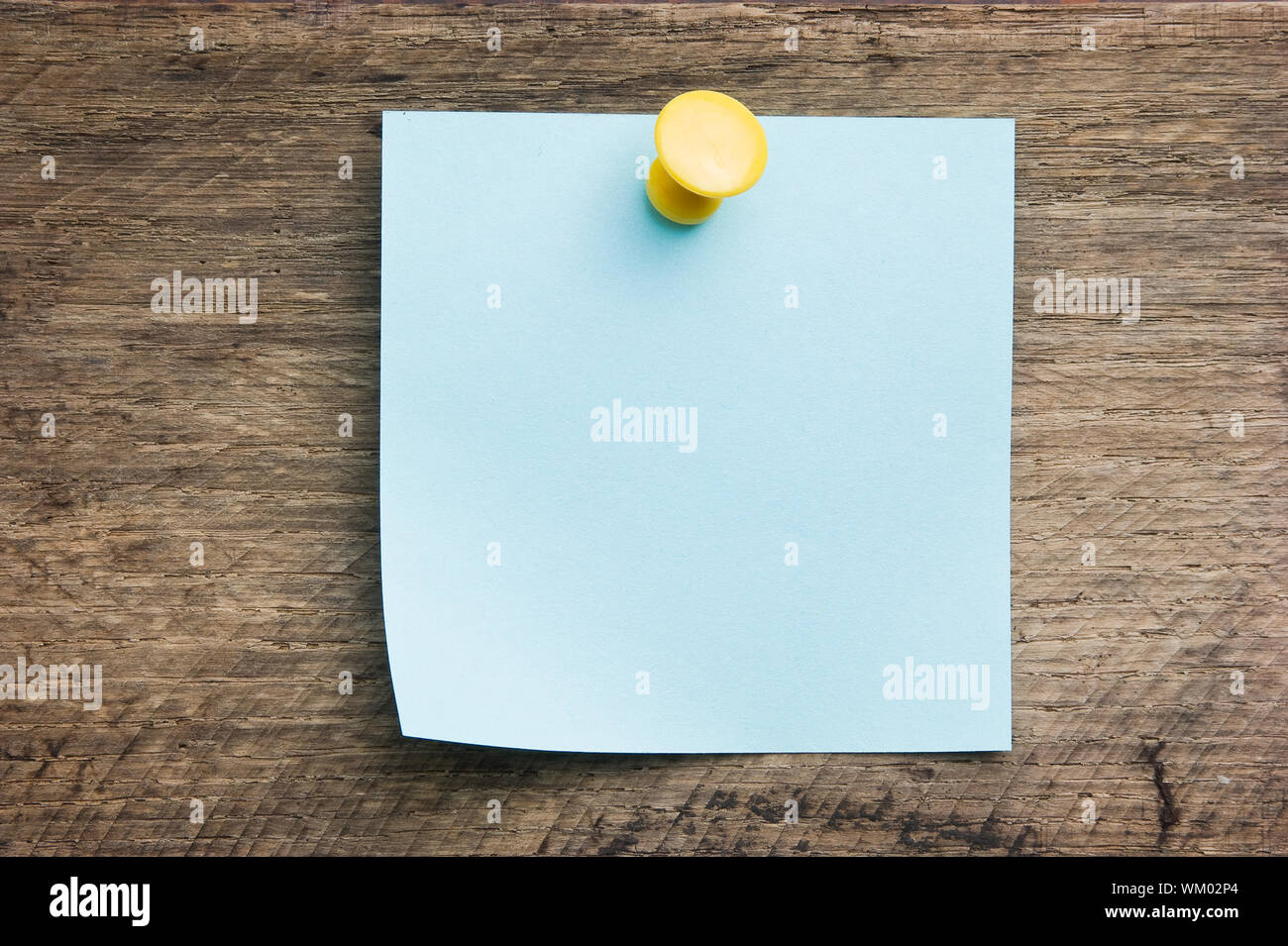 A piece of paper pinned the button on the board Stock Photo - Alamy