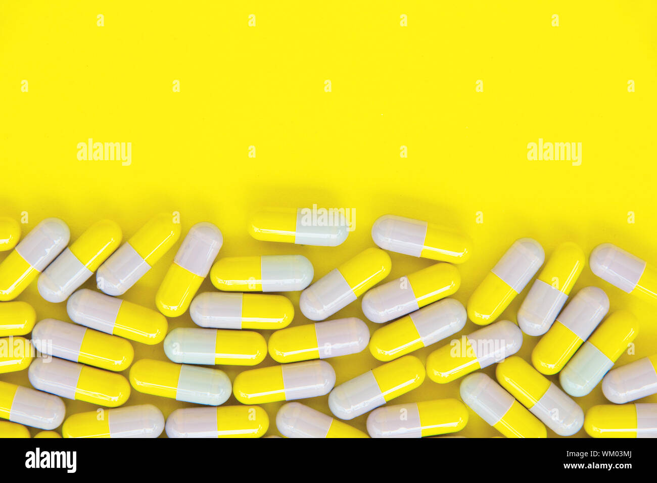 capsule pills background Stock Photo - Alamy