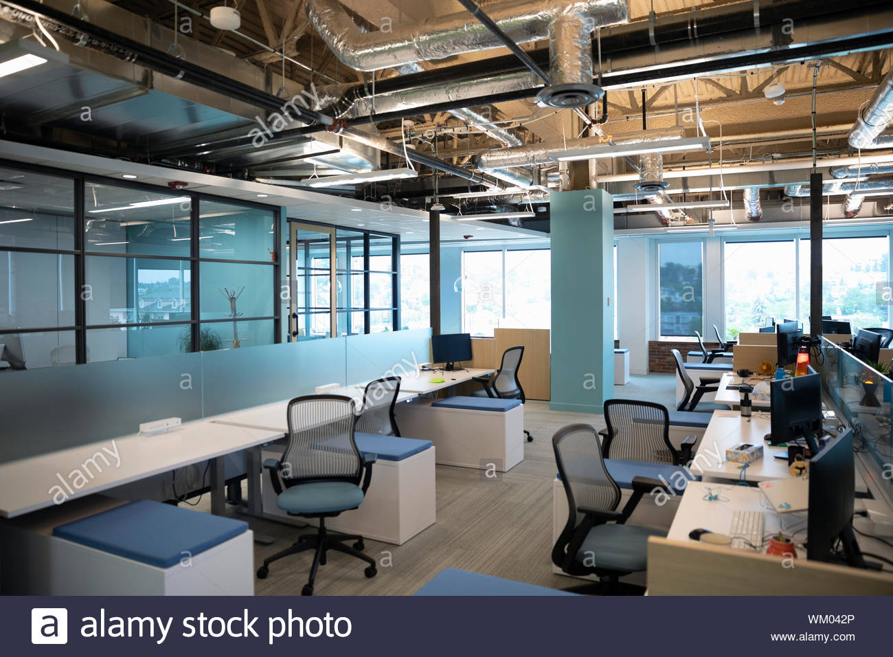 Modern open plan office Stock Photo - Alamy