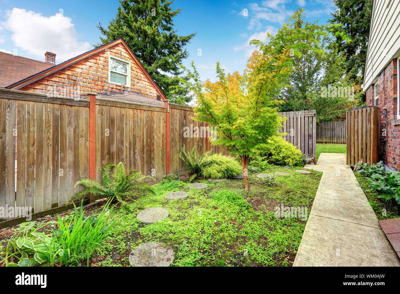 Backyard royalty hi-res stock photography and images - Alamy
