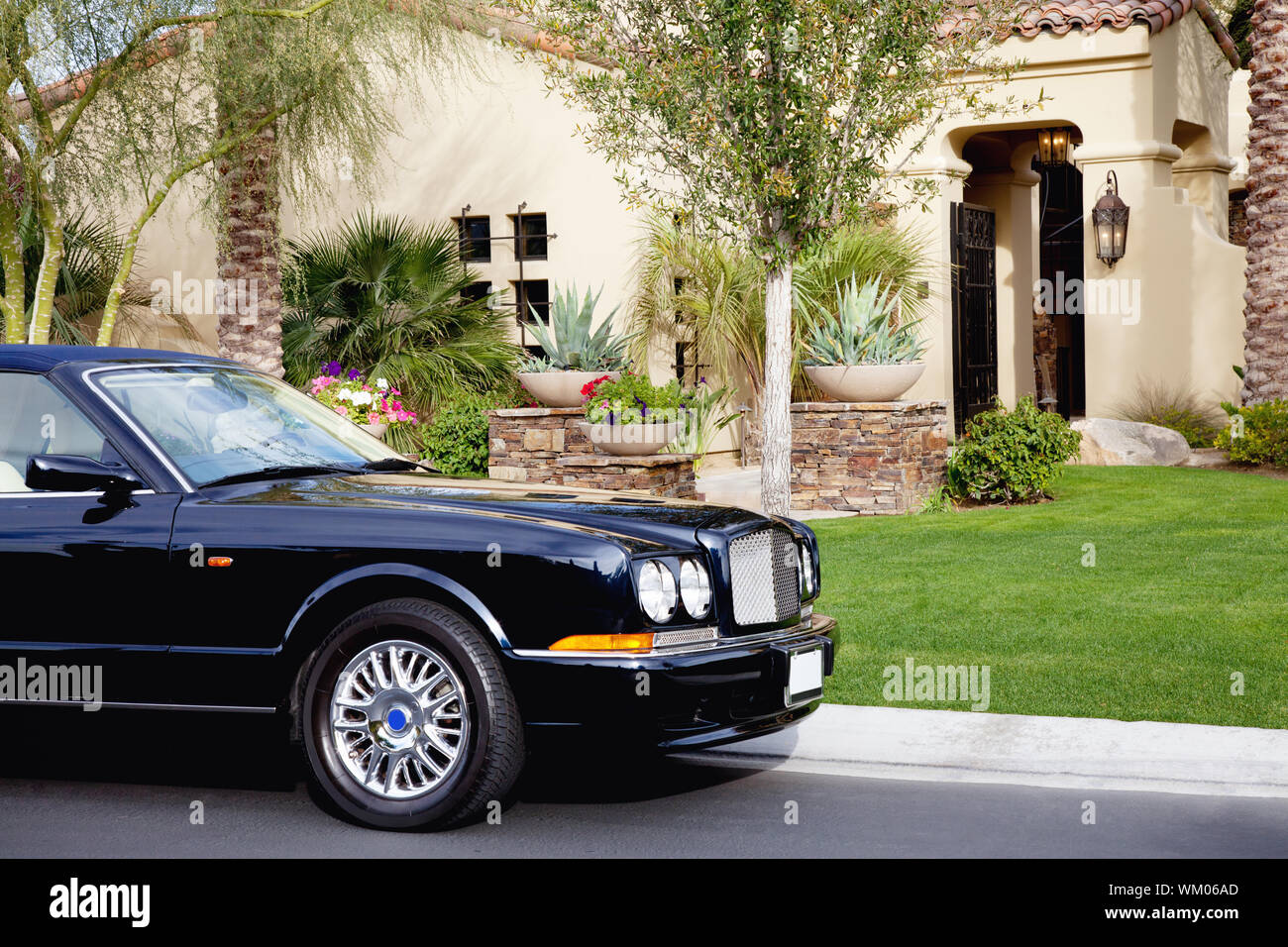 Luxurious car parked outside a mansion Stock Photo - Alamy