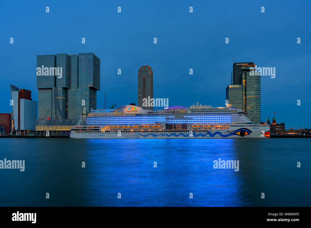 Nightlife rotterdam hi-res stock photography and images - Alamy