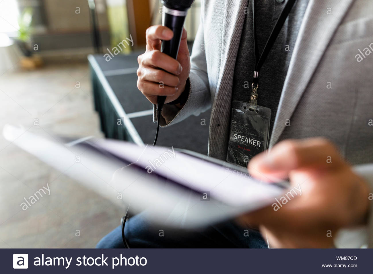 Person speaking into microphone hi-res stock photography and images - Alamy