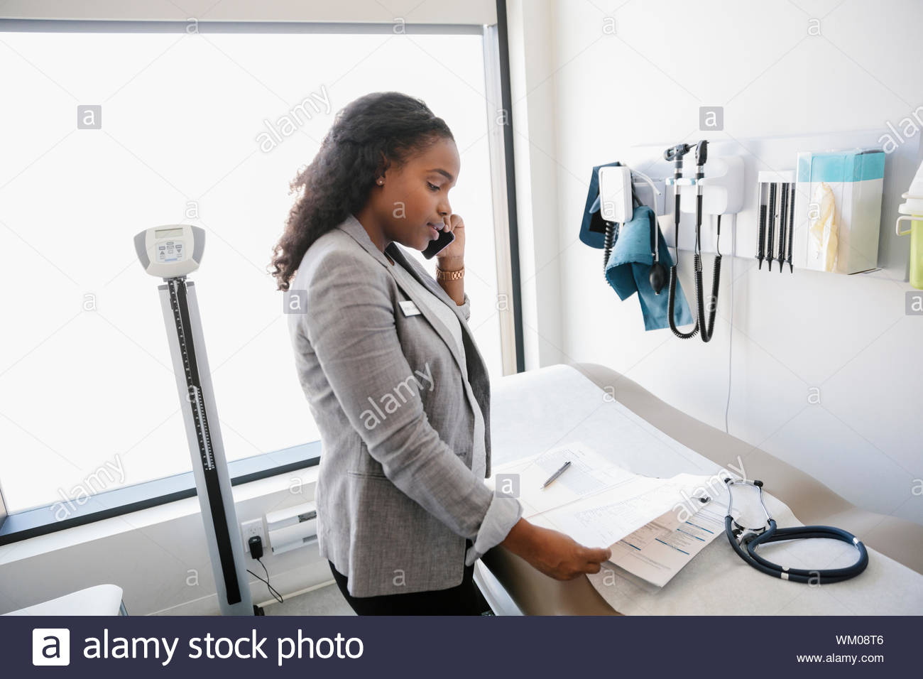 Medical exam african hi-res stock photography and images - Alamy