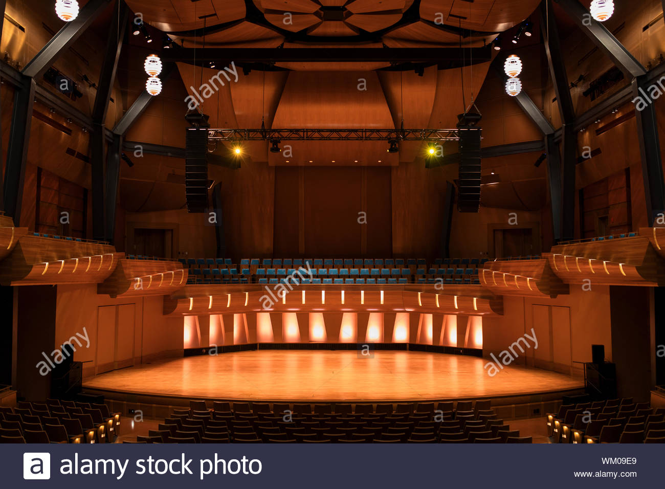 Empty auditorium hi-res stock photography and images - Alamy