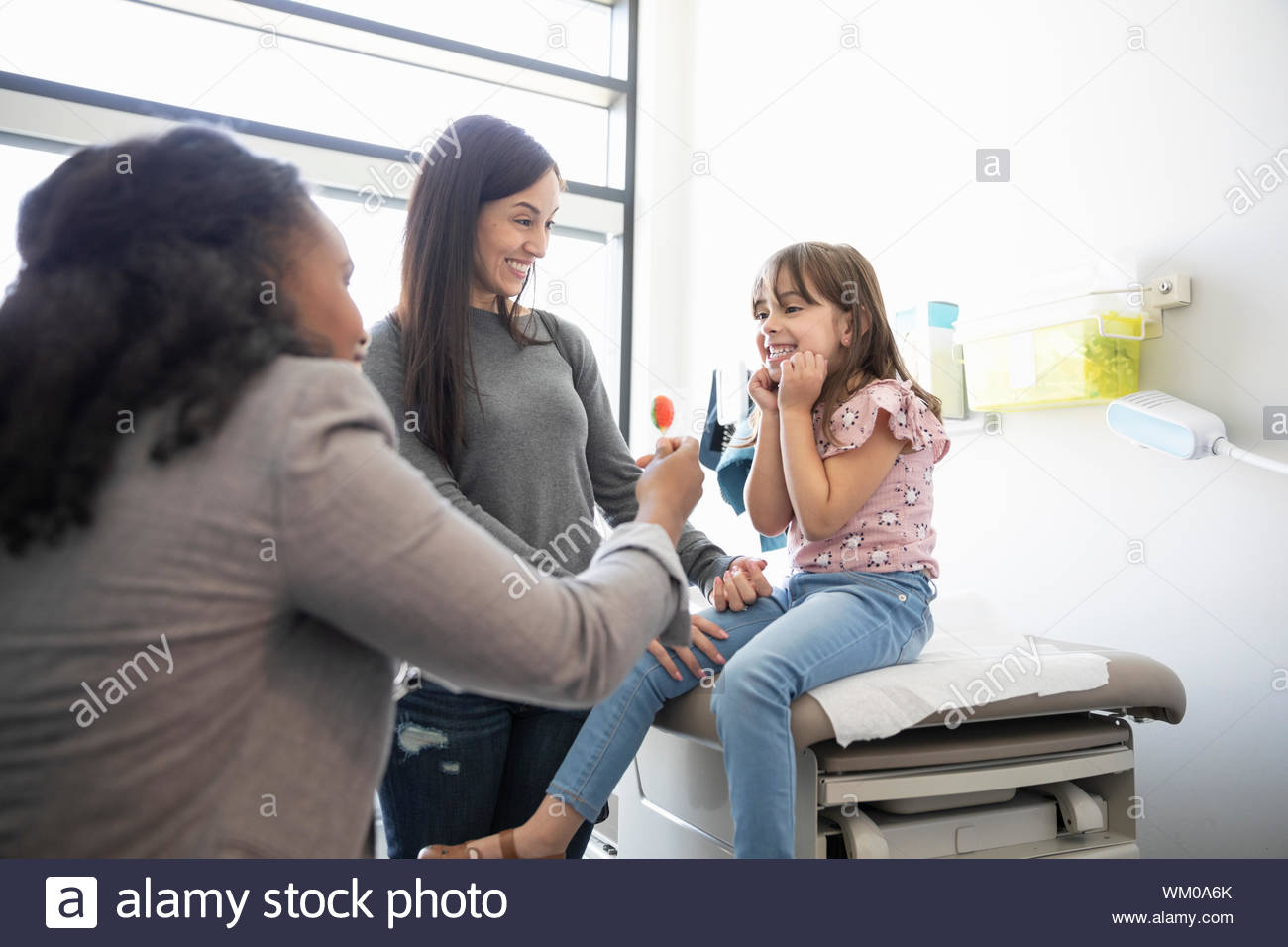 Doctor giving patient lollipop hi-res stock photography and images - Alamy